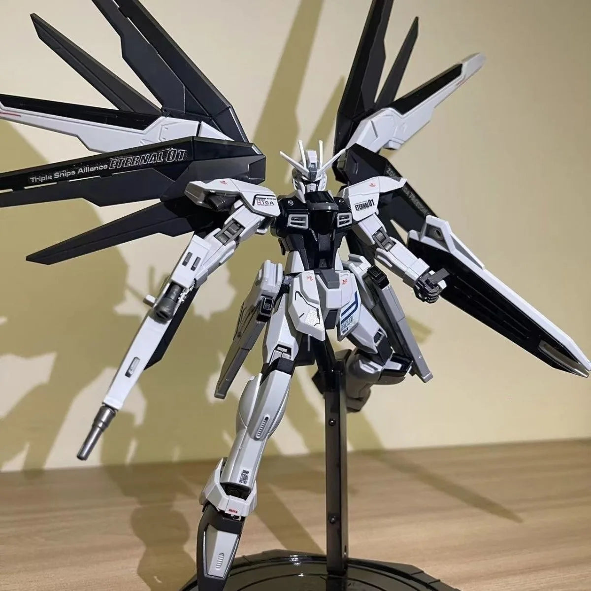 HG Strike Freedom Not Activated Color Scheme Black and White Color Mat ...